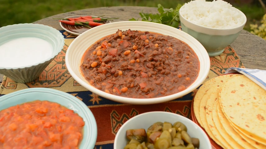 Karolína, domácí kuchařka připravuje Chili con carne | Stream